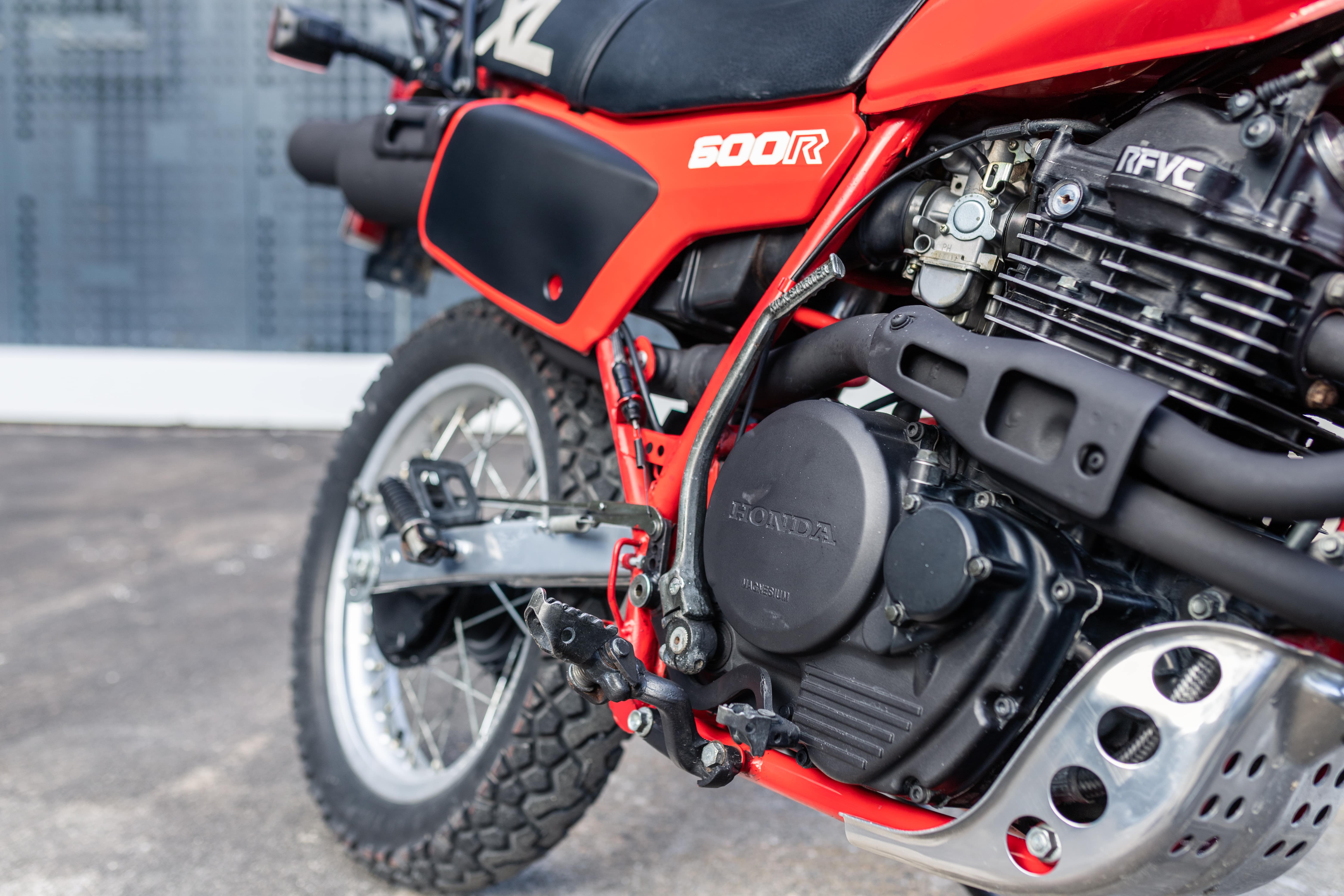 Honda XL600R | Retro - Koleksioni Shqiptar